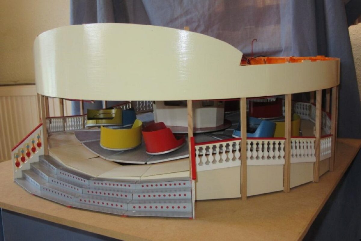 1/24th and larger scale fairground models - Fairground models